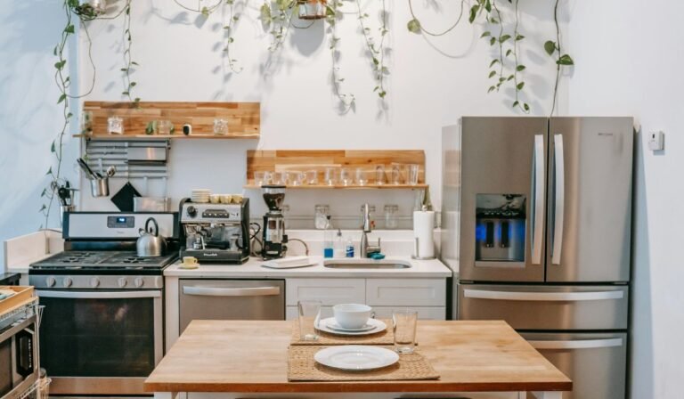 What is a Kitchen Porter: Essential Duties and Skills Explained