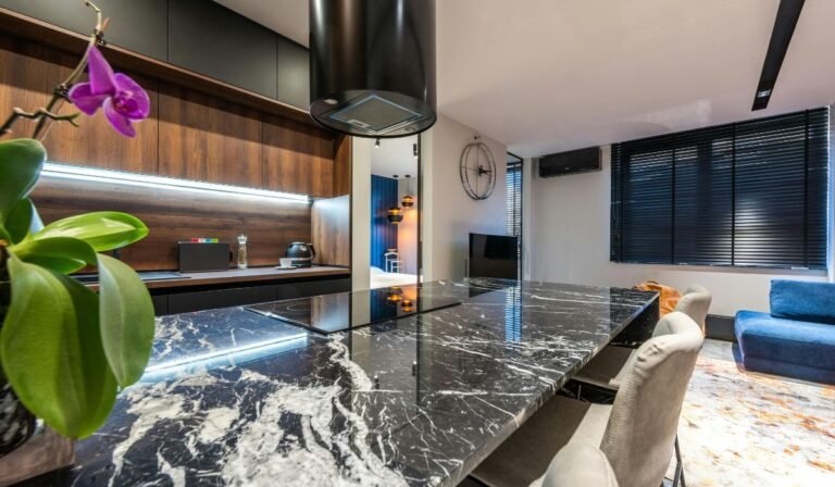 What is a Kitchen Porter: Essential Duties and Skills Explained